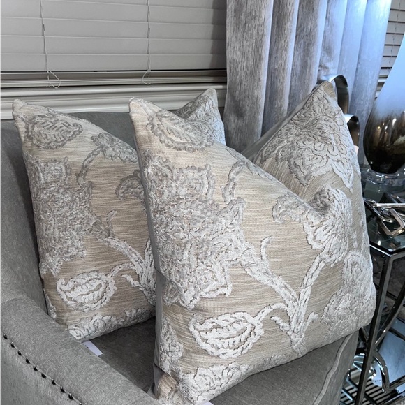 Caldeira | Accents | Nwt Caldeira Damask Design Decorative Pillows Read ...